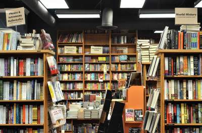 On the Grid : Book Table