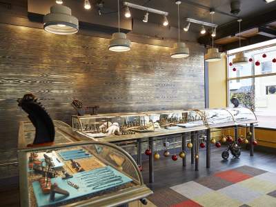 On the Grid : Metal Art Studio