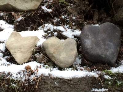 On the Grid : Heart Stone Wall