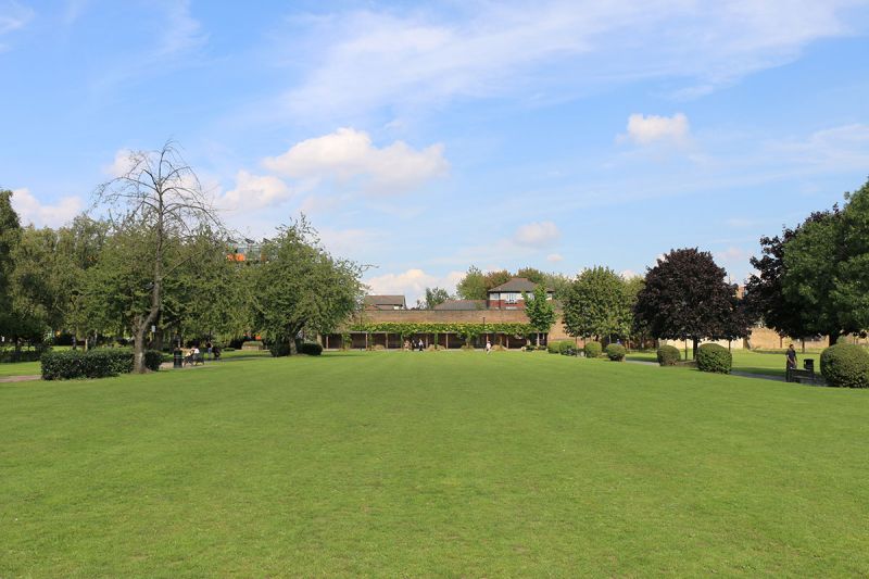 On the Grid : Haggerston Park