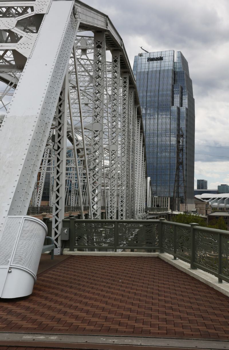 On the Grid : The Pedestrian Bridge