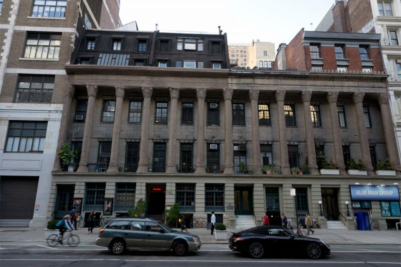 On the Grid : Colonnade Row