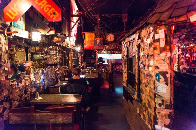 On the Grid : The Alley