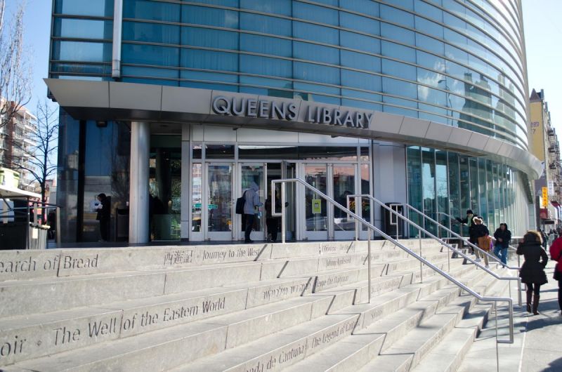 On the Grid : Flushing Library