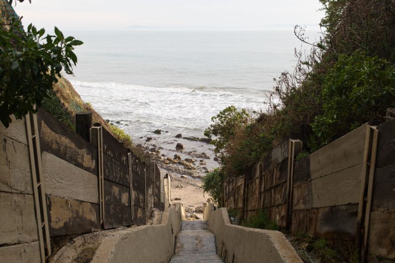 On the Grid : One Thousand Steps Beach